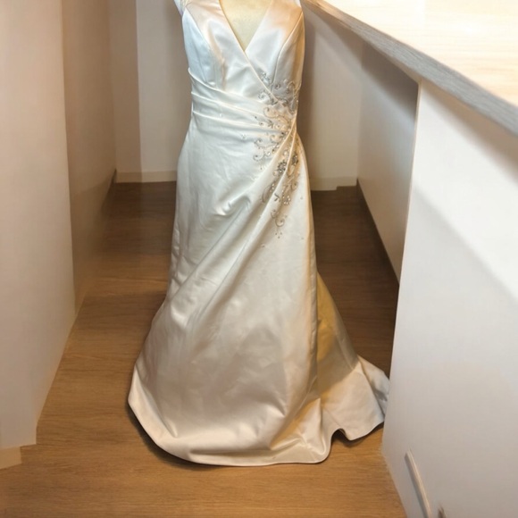 Private Collection | Dresses | Private Collection Wedding Dress 6 ...